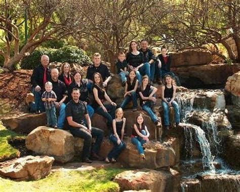 ۲۷ ایده ژست عکس دسته جمعی در موقعیت‌های مختلف ستاره