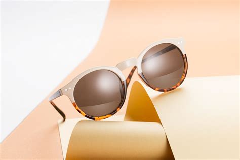 Pin By Aimee Yucoco On Art Direction Eyewear Photography Sunglass Photography Sunglass