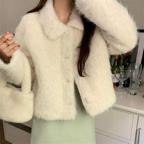 까모 겨울데일리룩여성코트겨울자켓 카라넥 페이크퍼 퍼자켓 화이트 숏 모직 앙고라 캐주얼 데일리 가디건 봄 재킷 오버핏 하객룩데이트룩출근룩10대 20대직장인