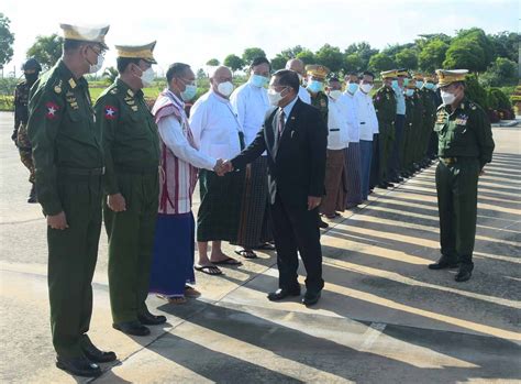 နိုင်ငံတော်စီမံအုပ်ချုပ်ရေးကောင်စီဥက္ကဋ္ဌ နိုင်ငံတော်ဝန်ကြီးချုပ် ဗိုလ်ချုပ်မှူးကြီး မင်းအောင်လ