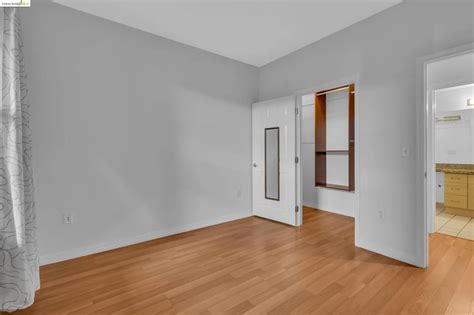 1121 40th St Apt 4202 Emeryville Ca 94608 ®
