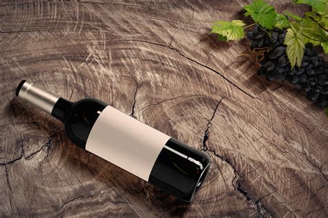 라벨이 붙은 레드 와인 1병 와인과 포도 한 잔 와인 병 모형 맨 위 보기입니다 0명에 대한 스톡 사진 및 기타 이미지 0명