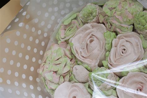 마시멜로 꽃다발 꽃 형태의 제퍼 꽃다발로 장식되어 있습니다 공예 종이에서 0명에 대한 스톡 사진 및 기타 이미지 0명 꽃 식물 마시멜로 Istock