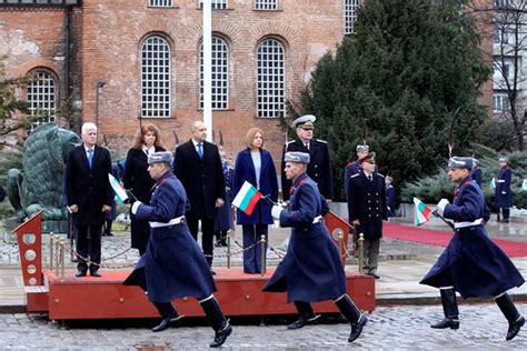 Пазете историята от безродници и осквернители призова Радев Обзор