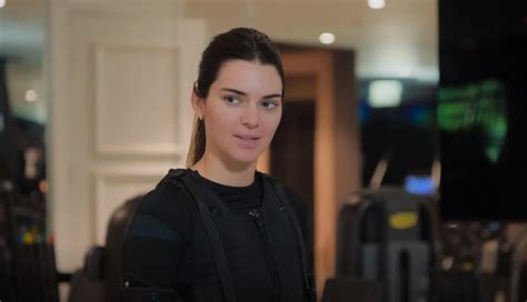 Kendall Jenners Power Suit Statement At Forbes 30 Under 30 Summit Is