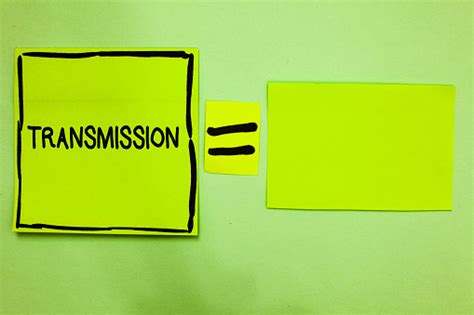 단어 쓰기 텍스트 전송입니다 자동차 엔진 부품 전기 고전압 전원에 대 한 비즈니스 개념 전선 그린 종이 노트 알림 등호 중요 한 메시지를 기억 0명에 대한 스톡 사진 및