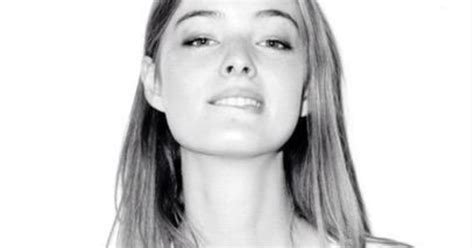 Göğüsler Fora Diyen ünlülerin Başlattığı Gerçek Göğüs Resimli