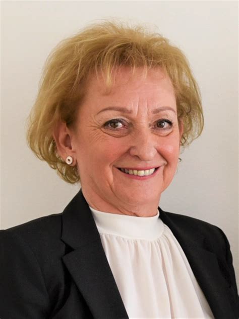 Ligetiné Komáromi Gabriella