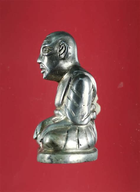 5850 รูปหล่อหลวงปู่สุข ธรรมฺโชโต วัดโพธิ์ทรายทอง พิมพ์มือจับเข่า Ennxo