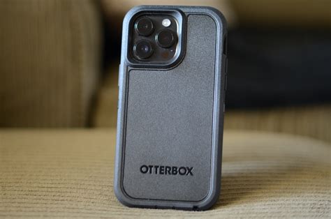 Case Installation Installing Otterbox Defender On Iphone 14 Citizenside