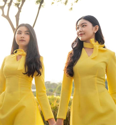 Hai Con G I P Chu N Hoa H U C A Mc Quy N Linh Sao Vi T Vi T Gi I Tr