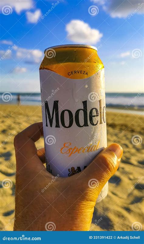 Modelo Beer Editorial Photo 164282627