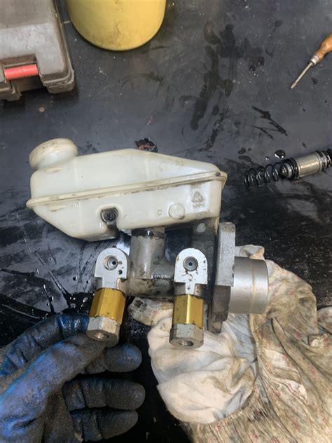 Ревизия главного тормозного цилиндра — Chevrolet Aveo Sedan 1g 1 2 л 2010 года своими