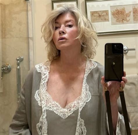 Martha Stewart 82 Shared A Hot Selfie And People Are Pointing Out A