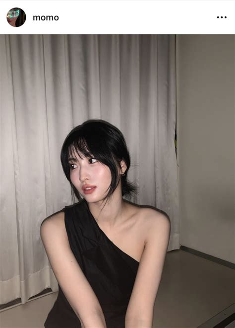 大胆すぎる！ Twice・モモ、肩出しセクシードレスを披露。「美しすぎます」「毎日ありがとう」「大好き♡」「ほんとに可愛すぎるよ♡