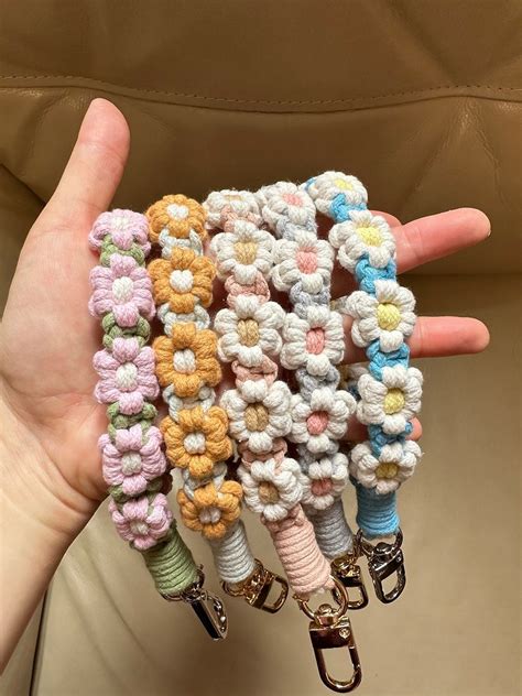 現貨 手腕款 六瓣花花手機掛繩 電話繩 Knot Thus掛繩 吊繩人氣榜 Pinkoi