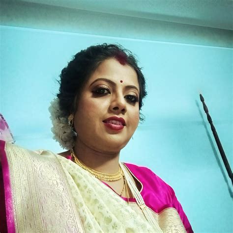 আমি দৌড়াচ্ছি অসমাপ্ত চাহিদার পেছনে এক শূন্যতা থেকে আরেক শূন্যতায়।ভেবেছিলাম একদিন পূর্ণ হবো