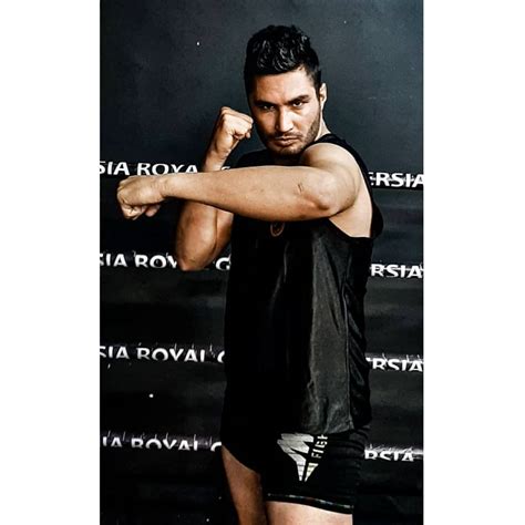 ‎sina Sharifiسینا شریفی‎ ‎برا دوستات از مردادیا بگو 😏💪🏼