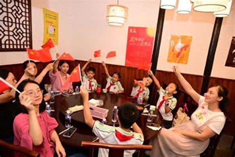 厚植爱国主义情怀，亲子家庭积极参与假期主题活动祖国川沙新镇国庆