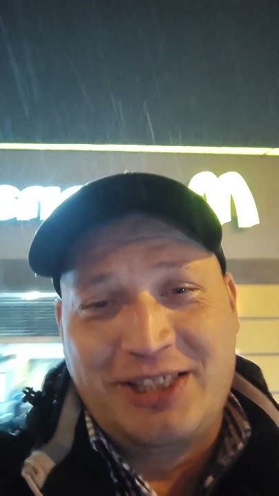 Бомж в Ресторане для бездомных Жизнь в Германии Youtube