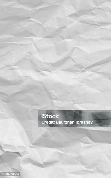 노트북이나 카피북의 으깬 흰 종이 숙제와 연습을 위한 구겨진 빈 종이 하얀 수첩이 찢어졌습니다 0명에 대한 스톡 사진 및 기타 이미지 Istock