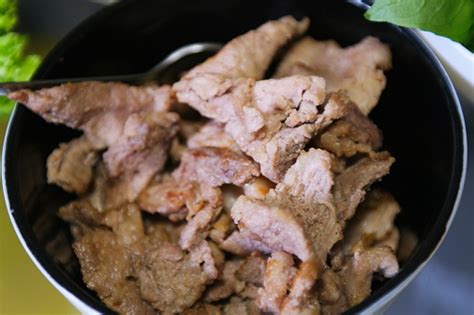 돌 테이블 위에 구운 스트립 로인 슬라이스 스테이크와 레드 와인 0명에 대한 스톡 사진 및 기타 이미지 0명 갈비 음식