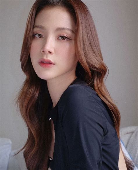 แพ้ทางให้เธอ นางเอกสาวดาวรุ่ง เปิดเสื้อคลุมออกเบาๆ ทำหนุ่มๆใจละลาย