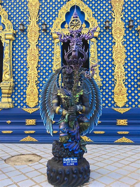 วัดร่องเสือเต้น วิหารน้ำเงินฟ้าสวยสง่า สุดศักดิ์สิทธิ์สะดุดตา