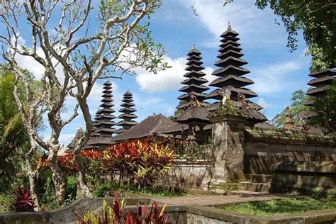 The Beauty Of Bali Bedugul Taman Ayun Temple And Tanah Lot Temple Tour
