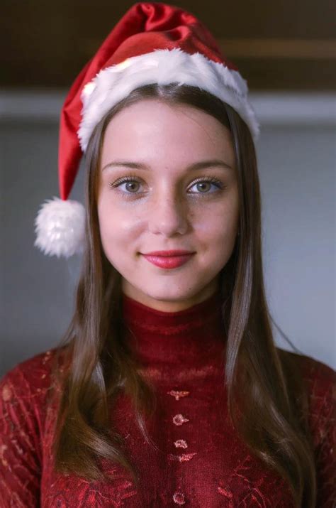 Whos That Girl Do You Recognize Her 🧑🏻‍🎄😉😅 R Heavenly Beauty