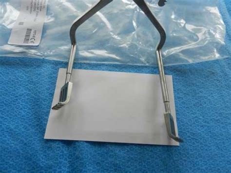 New Innomed Durham Zelpi Offset 4×4 Prong Right Retractor 1573 R