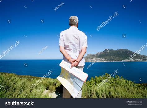 2 205 Person Holding Map Back Images Stock Photos Vectors Shutterstock