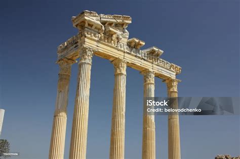 아테나의 유적 터키의 측면에 아폴로 사원 하나는 유명한 관광 장소입니다 0명에 대한 스톡 사진 및 기타 이미지 0명