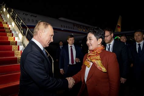 ОХУ ын Ерөнхийлөгч В В Путин албан ёсны айлчлал хийхээр хүрэлцэн ирлээ Dobu Mn