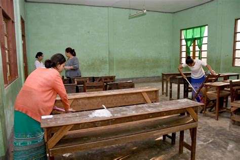 ရခိုင်ပြည်နယ်ဝန်ကြီးချုပ် စစ်တွေမြို့ပေါ်ရှိ အခြေခံပညာကျောင်းများ၌ စုပေါင်းသန့်ရှင်းရေး ဆောင်ရွက