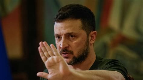 Зеленський готується до розмов з партнерами закликаючи НАТО збивати російські ракети над