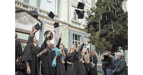 Икономически университет Варна Aктивен предприемчив голям успешен прогресивен