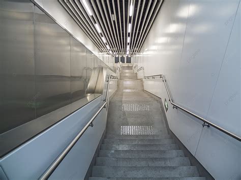 에스컬레이터 계단 지하철 건널목 통로 배경 전철 통로 엘리베이터 배경 일러스트 및 사진 무료 다운로드 Pngtree