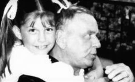 Amanda Kate Lambert Nancy Sinatra And Hugh Lambert Daughter Age Biography Web Of Buzz