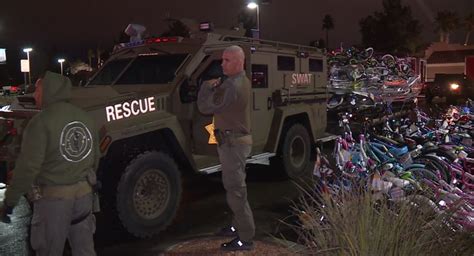 Lvmpd Swat Team Donate Over 1 400 Bicycles At Holiday Toy Drive Klas