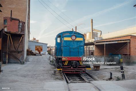시멘트 공장 산업 지역입니다 좁은 계기 철도 기관차 화물 0명에 대한 스톡 사진 및 기타 이미지 0명 강철 건축 Istock