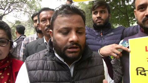 Ritik Gupta🇮🇳 On Twitter दिल्ली पुलिस कर्मचारियो के लिए यह बहुत शर्मनाक बात है कि दिल्ली मे