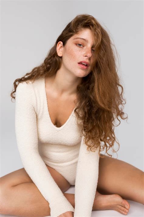 2 페이지 누드 모델 사진 무료 고품질 사진 다운로드 Freepik