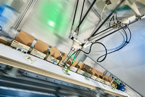 Robotic Case Packing Cell Midwest Engineered Systems