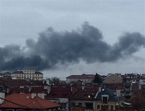 Черен дим се издига в района на Военна рампа Lupa Bg