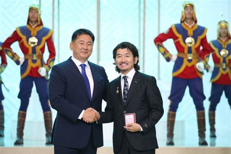 Ардын уран зохиолч Тангадын Галсан нарт Хөдөлмөрийн баатар цол хүртээв Монгол Улсын