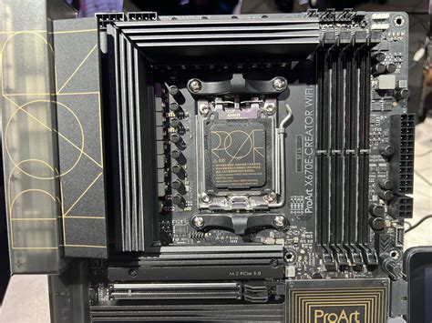 Asus Zeigt Vier Weitere Am5 Boards Das Rog Crosshair X670e Gene Im