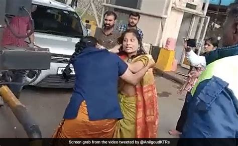 Caught On Camera Two Women Thrash Each Other During Fight At Nashik Toll Plaza
