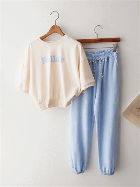 Rollas Set 심플 레터링 프린트 반팔 맨투맨티셔츠 배색 조거팬츠 트레이닝바지 투피스 트레이닝복세트 데일리 꾸안꾸