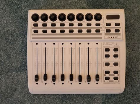 Behringer Bcf2000 Usb Midi Controller Mit 8 Motorfadern Kaufen Auf Ricardo